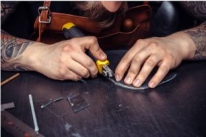 9 Best Workbench for Leatherworking – ChairFully
